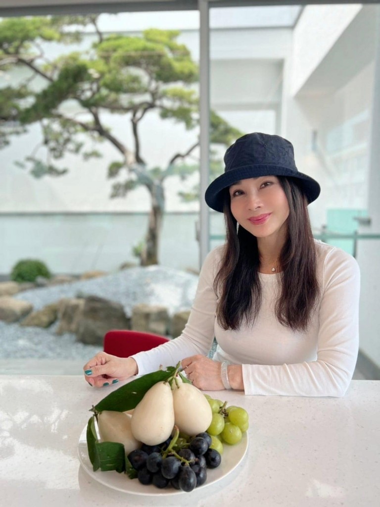 演艺界黄金年代！ 女星翻出30年前秀场火辣照 如今65岁身材撼赢年轻人 | 新生活报 - ILifePost爱生活