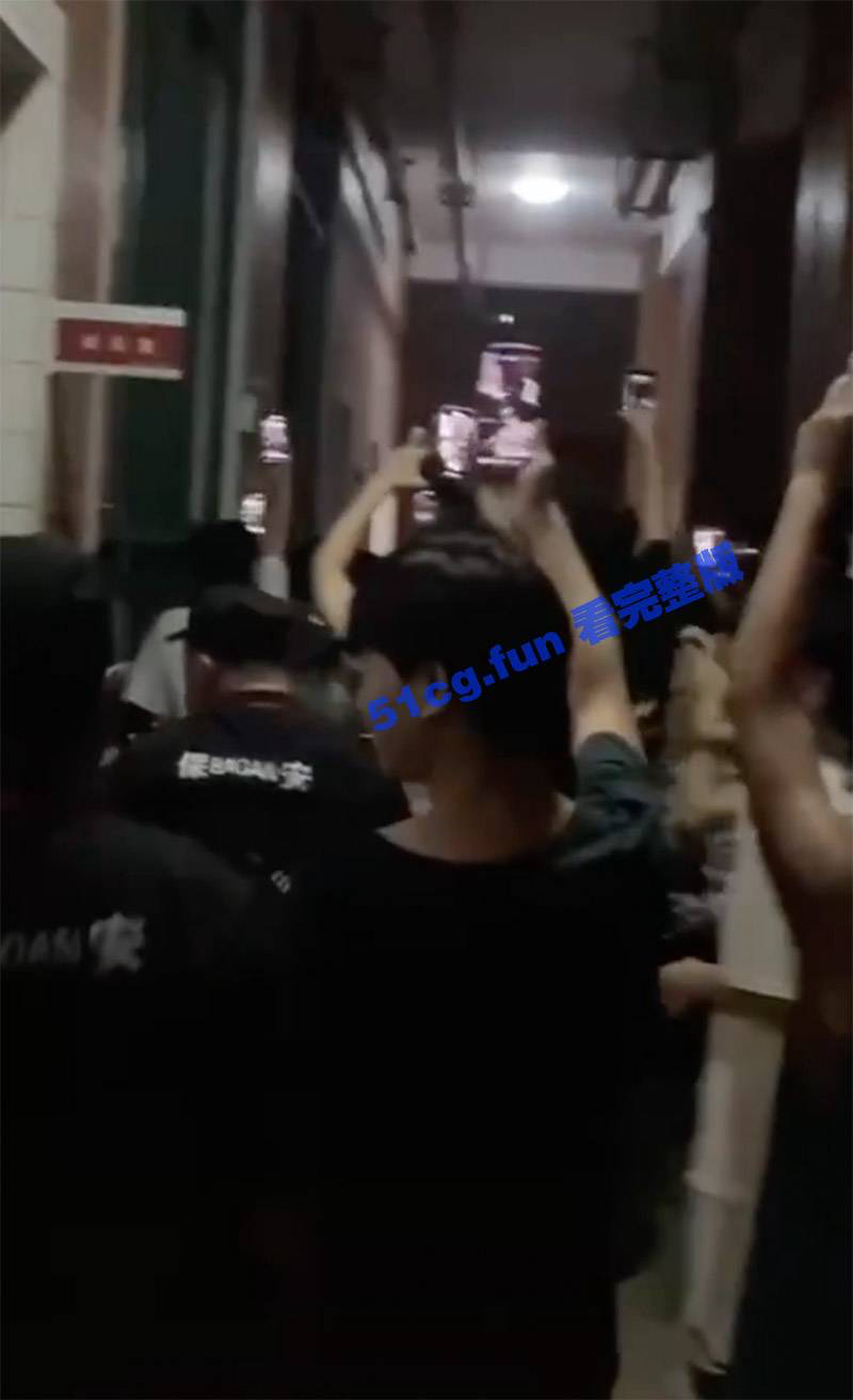 广州华商学院 学生厕所啪啪全校围观 | 新生活报 - ILifePost爱生活