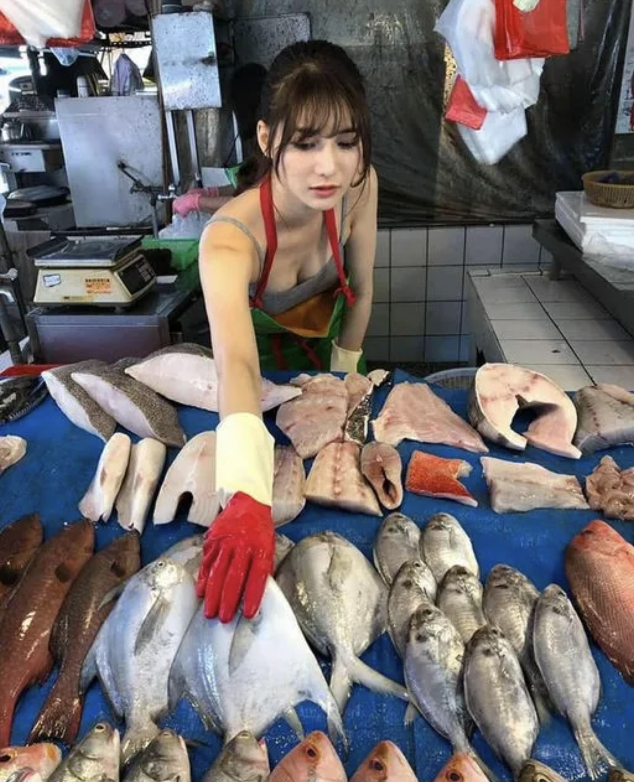 “最美鱼贩”被爆狮城卖淫 怒控AV导演圤智雨抹黄 | 新生活报 - ILifePost爱生活