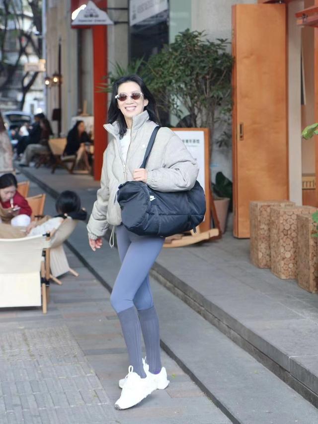 63岁阿姨健身8年 身材苗条实现穿衣自由 | 新生活报 - ILifePost爱生活