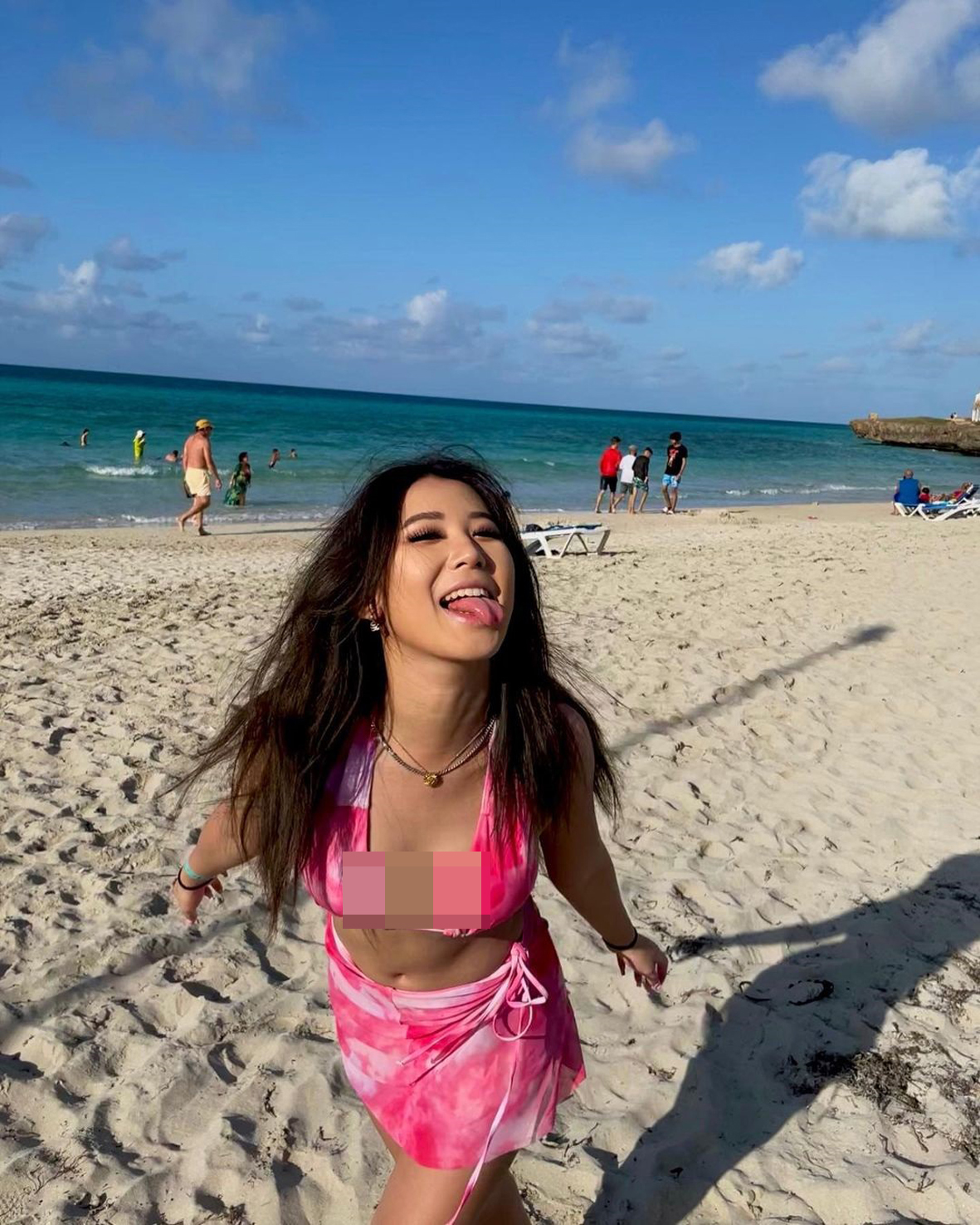 李婉华21岁女儿一动作秀身材 纽约街头单眼嘟嘴卖萌 | 新生活报 - ILifePost爱生活