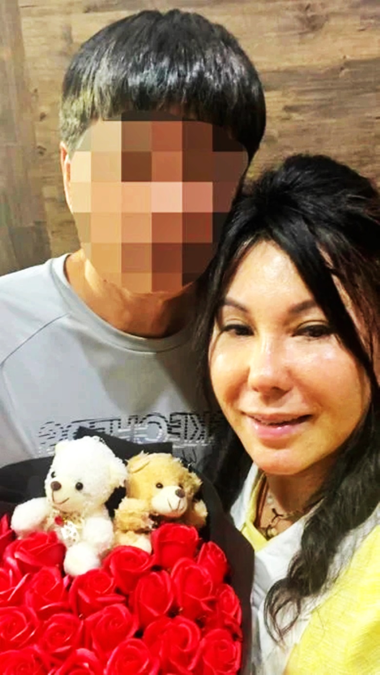甫庆结婚36周年 女被告涉绑架亲夫 | 新生活报 - ILifePost爱生活