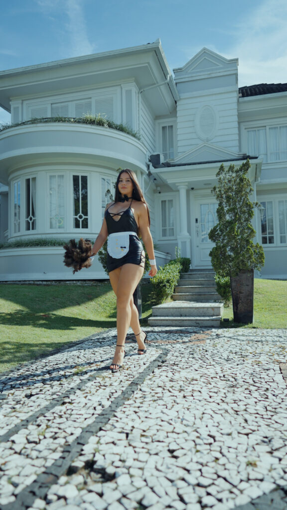 裸体上门清洁！性感网红2小时收费高达RM3700 预约爆满排到7月 | 新生活报 - ILifePost爱生活