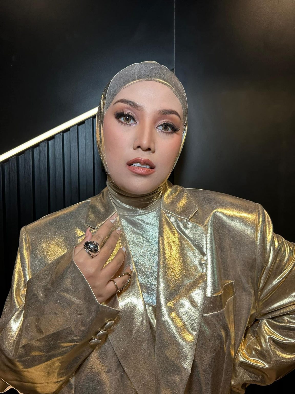 称被“传奇歌手”恐吓 茜拉报警 | 新生活报 - ILifePost爱生活