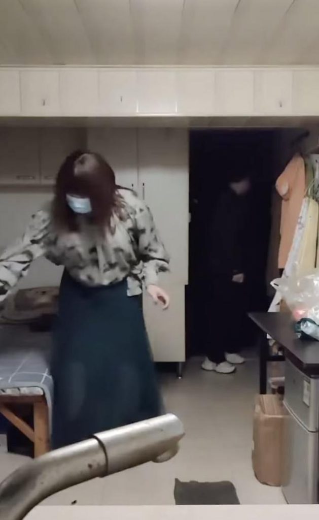 约大学生惊见蟑螂求助 红姐态度惊呆万人 胜过80%的中国女人 | 新生活报 - ILifePost爱生活