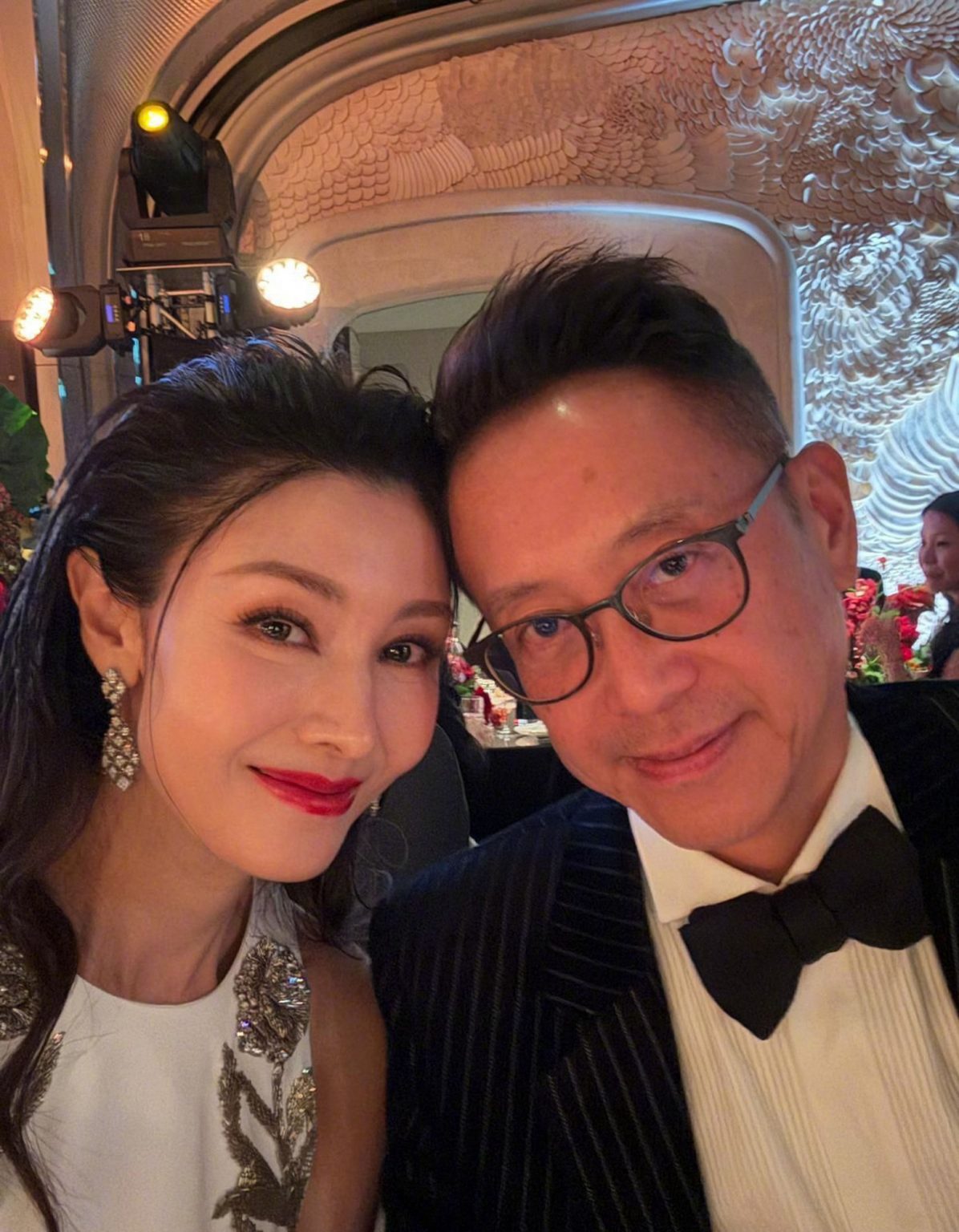 王晶爆李嘉欣百亿遗产拿不到 夫妻俩月取200万生活费 | 新生活报 - ILifePost爱生活