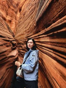 现身粉碎“下垂”传闻 53岁朱茵“峰”采依旧 | 新生活报 - ILifePost爱生活