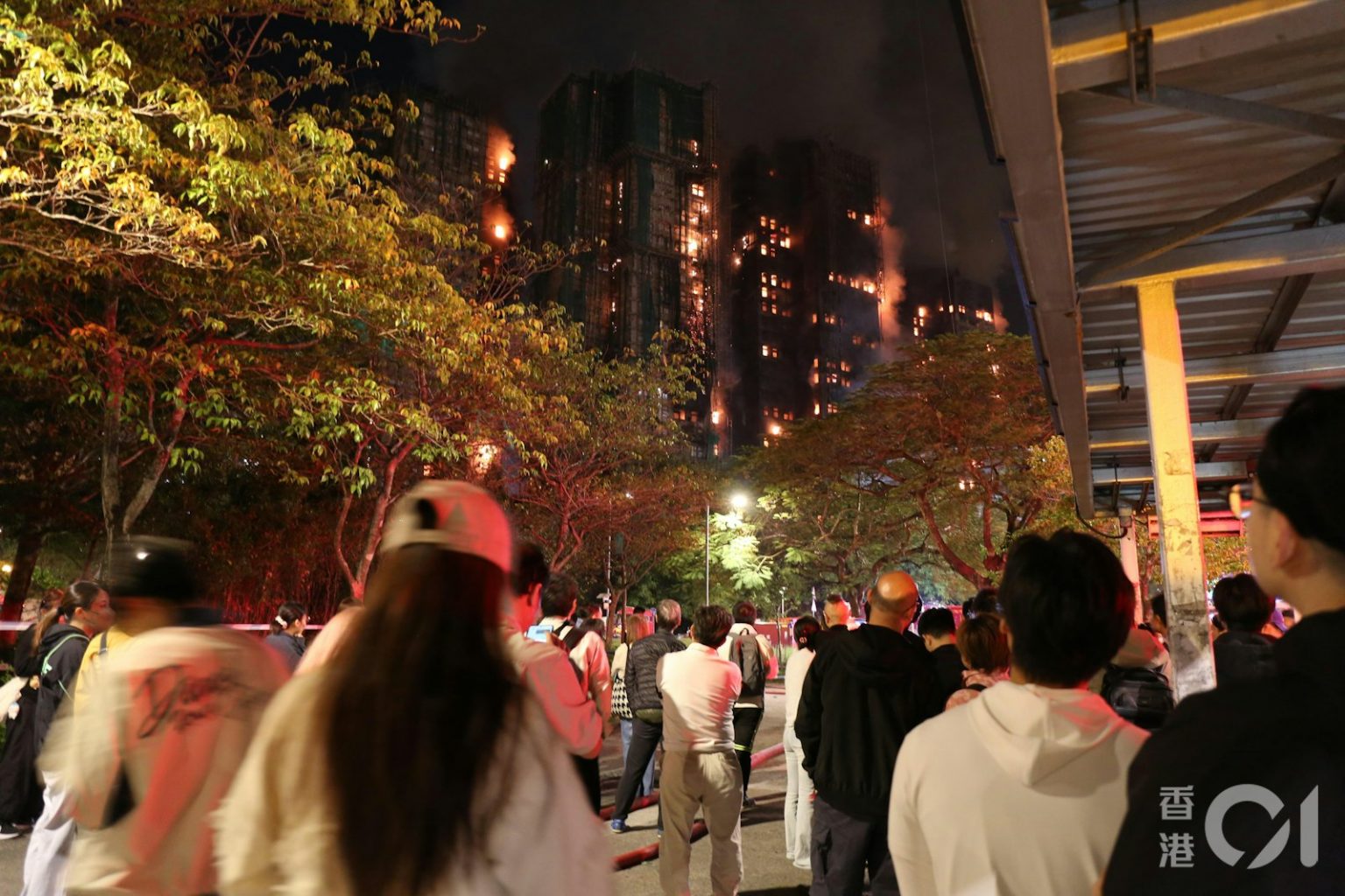 宏福苑五级火36人死 279人失联 警方拘3男子误杀 | 新生活报 - ILifePost爱生活